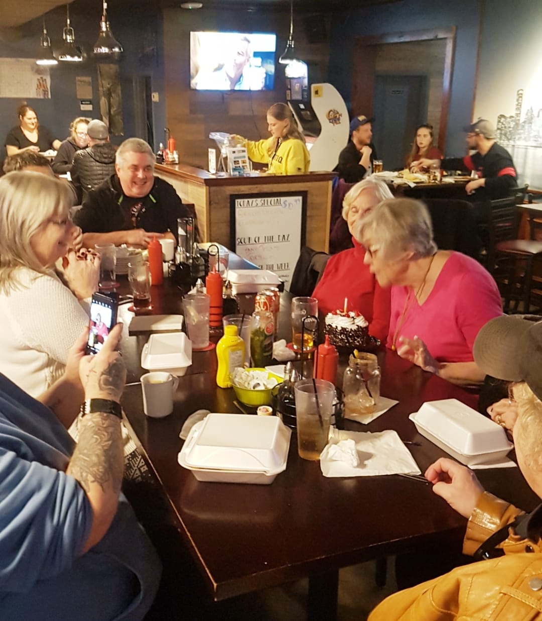 Manhattans Bar & Grill - Home